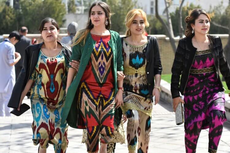 Ko'ylak lozim fasonlari - zamonaviy milliy liboslar katalogi. ? Rasmlar 25+